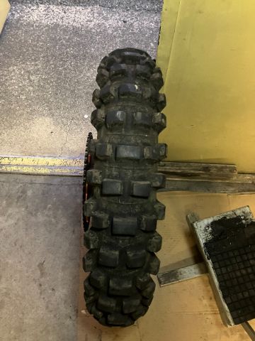 KTM 350EXC-F SIXDAYS IRC:アイアールシー M5B EVO【140/80-18 70M WT】タイヤを使った、マッツさん ...