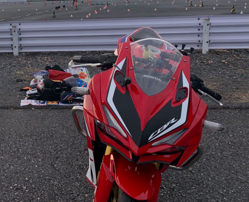 HONDA CBR250RR (MC51) MORIWAKI ENGINEERING:モリワキエンジニアリング ミラーホールカバーを使った、それいけニダボちゃんさんのバイク用品インプレッション ...