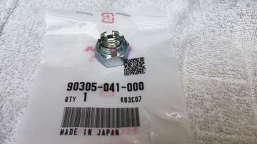 HONDA スーパーカブ50 HONDA純正部品:ホンダ純正部品 ナツト，フロントホイールアクスル 90305-041-000を使った ...