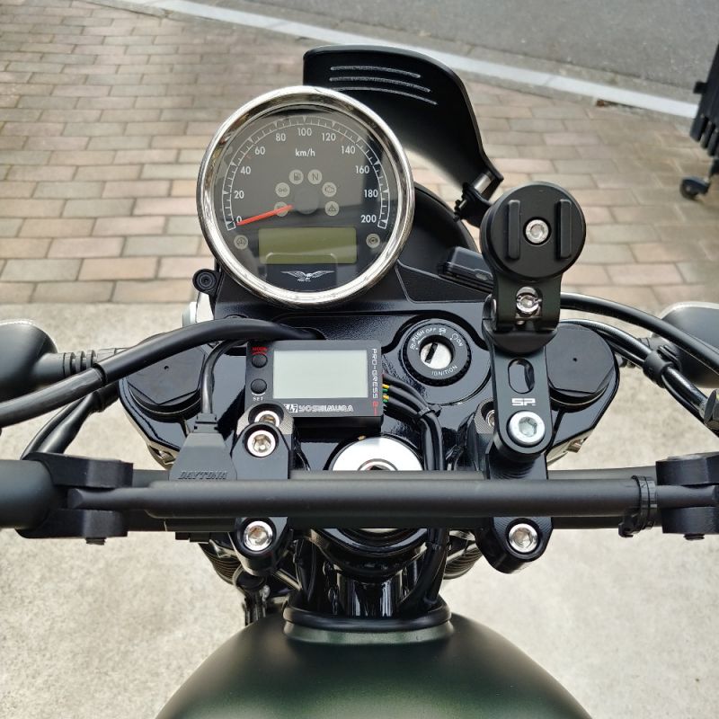 MOTOGUZZI V7 III Rough YOSHIMURA:ヨシムラ PRO-GRESS2 [プログレス2] マルチテンプメーターを使った、newyorkstakeさんのバイク用品 ...