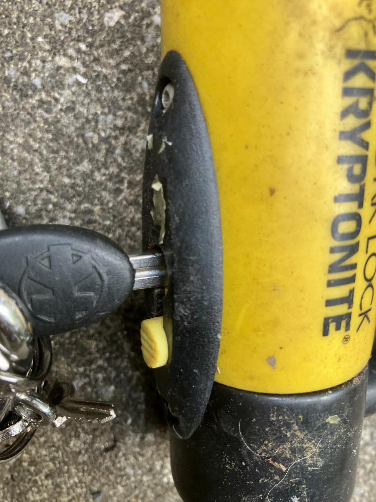 KRYPTONITE:クリプトナイト NYディスクロックを使った、zさんのバイク用品インプレッションです。バイク用品レビュー、口コミ、適合情報、コスパや性能評価は「ウェビック」