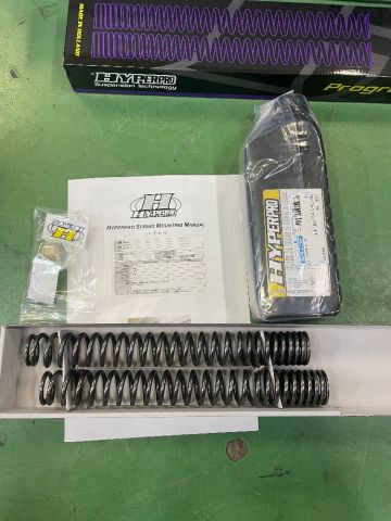 YAMAHA XJR1300 HYPERPRO:ハイパープロ フロントスプリングを使った、yyさんのバイク用品インプレッションです。バイク用品レビュー、口コミ、適合情報、コスパや性能評価は「ウ ...