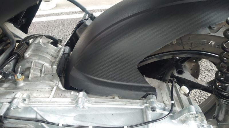 YAMAHA XMAX 250 KN企画:ケイエヌキカク カーボンルック リアフェンダーを使った、シャバーンさんのバイク用品インプレッションです。バイク用品レビュー、口コミ、適合情報、コスパや ...