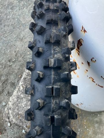KTM 350EXC-F SIXDAYS IRC:アイアールシー M5B EVO【80/100-21 51M WT】タイヤを使った、マッツさん ...