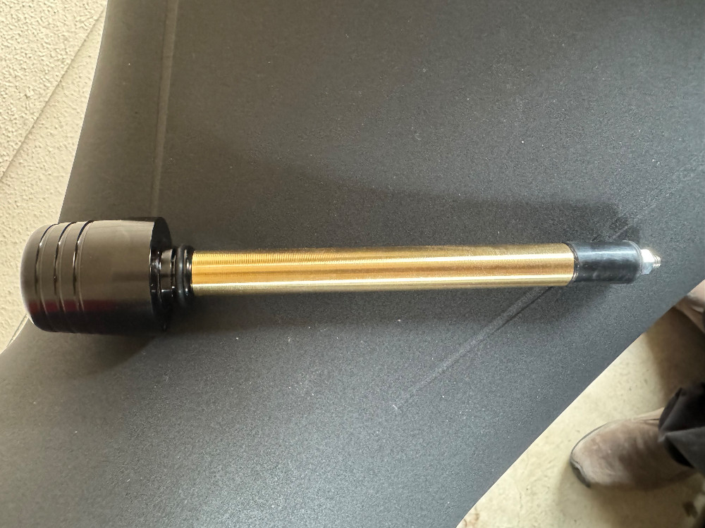 DUCATI MONSTER 937 EFFEX:エフェックス ハンドルバーウェイト BIG アルミハンドル用を使った、煮貝さんのバイク用品インプレッションです。バイク用品レビュー、口コミ ...