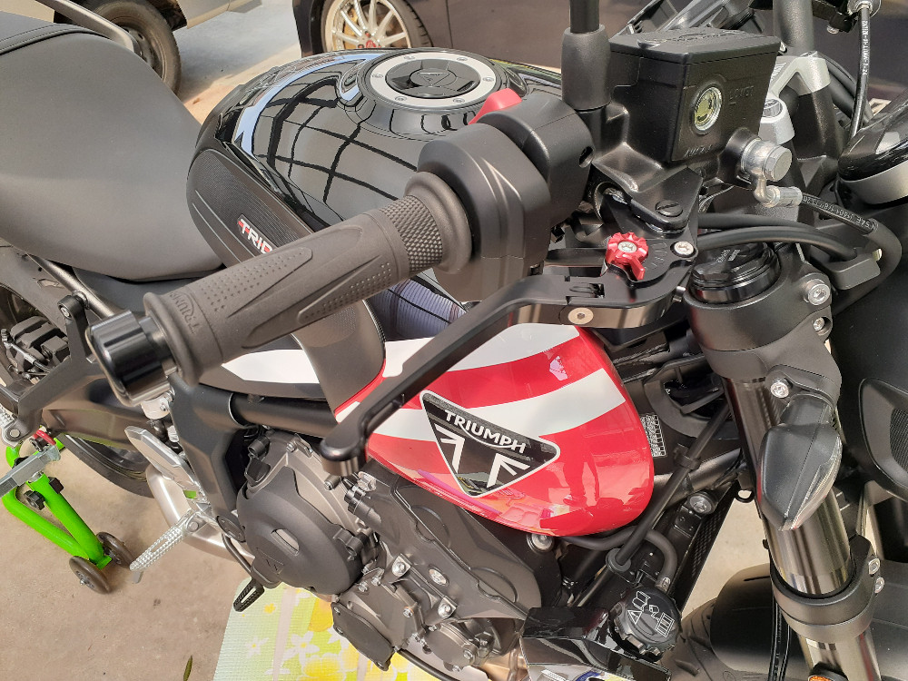 TRIUMPH TRIDENT 660 U-KANAYA:ユーカナヤ 可倒式Rタイプ アルミビレットレバーセットを使った、J.P.Pさんのバイク用品インプレッションです。バイク用品レビュー ...