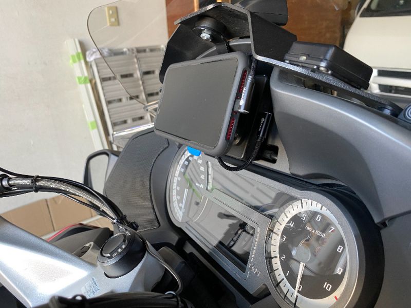 BMW R1200RT Quad Lock:クアッドロック 衝撃吸収ダンパーを使った、リターンCBさんのバイク用品インプレッションです。バイク ...