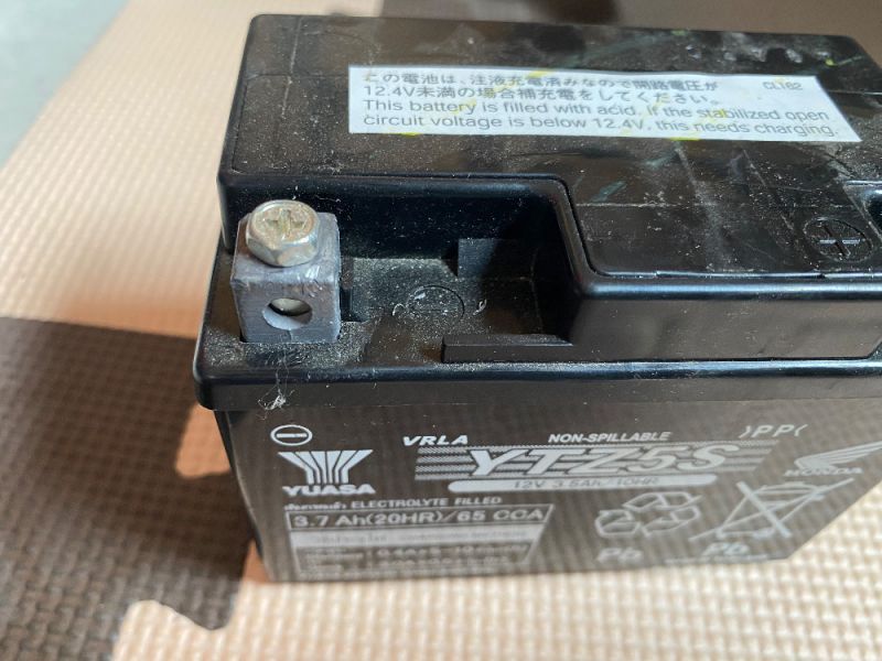 HONDA CBR250RR (MC51) DAYTONA:デイトナ ハイパフォーマンスバッテリー 液入り充電済 【DYTZ7S】を使った、コ ...