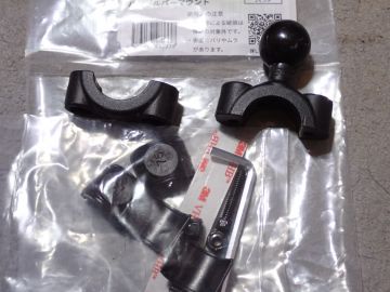 TRIUMPH THRUXTON RS RAM MOUNTS:ラムマウント バーマウントベース(M)を使った、hiroさんのバイク用品 ...