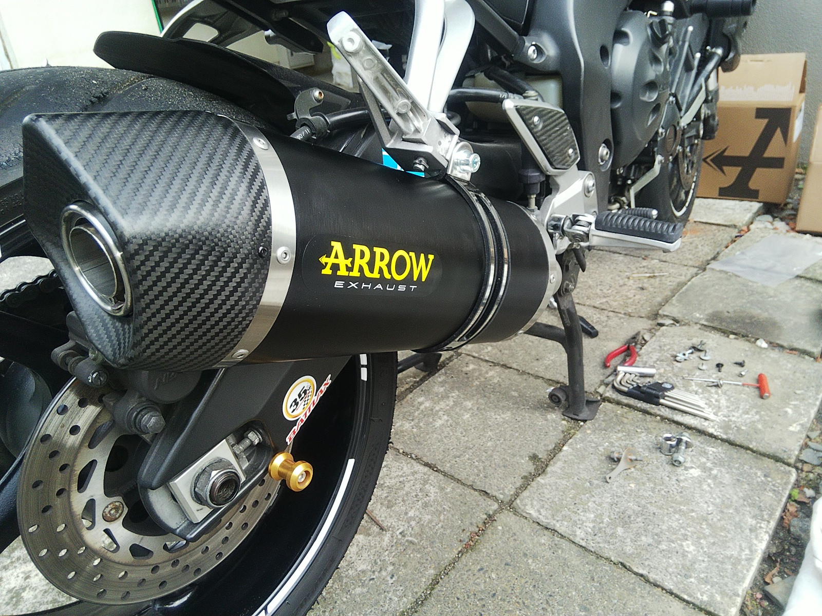 YAMAHA FZ1フェザー ARROW:アロー MAXI RACE-TECH スリップオンマフラーを使った、FAZER くろさんのバイク用品インプレッションです。バイク用品レビュー、口コミ ...