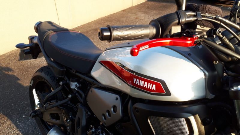 YAMAHA XSR700 EFFEX:エフェックス スムースフィットレバーを使った、ニック・ラムタラロさんのバイク用品インプレッションです。バイク用品レビュー、口コミ、適合情報、コスパや性能 ...