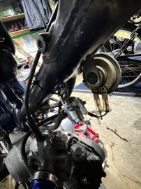 HONDA スーパーカブ90 KITACO:キタコ フュエルコック タイプ1を使った、モジさんのバイク用品インプレッションです。バイク用品レビュー、口コミ、適合情報、コスパや性能評価は「ウェビック」