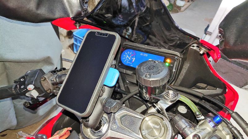 HONDA CBR650R Quad Lock:クアッドロック 衝撃吸収ダンパーを使った、十三さんのバイク用品インプレッションです。バイク用品 ...