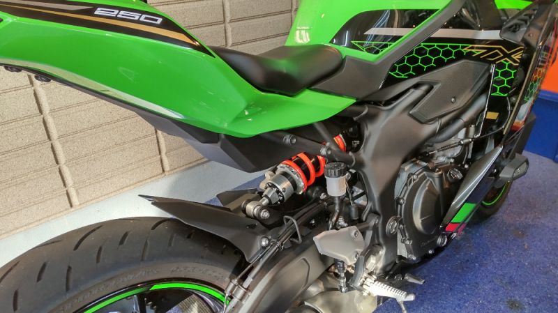 KAWASAKI ZX-25R YSS:ワイエスエス MONO LINE リアシングルショック 【MUシリーズ】 MU456を使った、非公開ユーザーさんのバイク用品インプレッションです。バイク ...