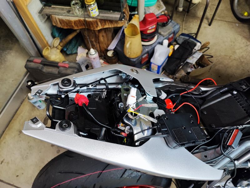 KIJIMA:キジマ GSX-8S GSX-8R 電源取り出しACCハーネス EM1AAを使った、タカ丸さんのバイク用品インプレッションです。バイク用品レビュー、口コミ、適合情報、コスパや性能 ...