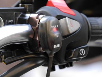 HONDA 400X PIAA:ピア MLR11 2輪リレーハーネスキットを使った、よんたけさんのバイク用品インプレッションです。バイク用品レビュー、口コミ、適合情報、コスパや性能評価は「ウェビック」