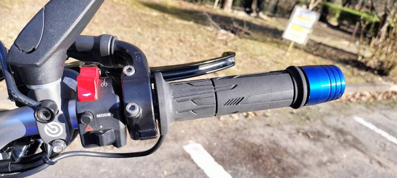 KIJIMA:キジマ グリップヒーター GH10 スイッチ内蔵 グリップ長120mmを使った、W17Rさんのバイク用品インプレッションです ...