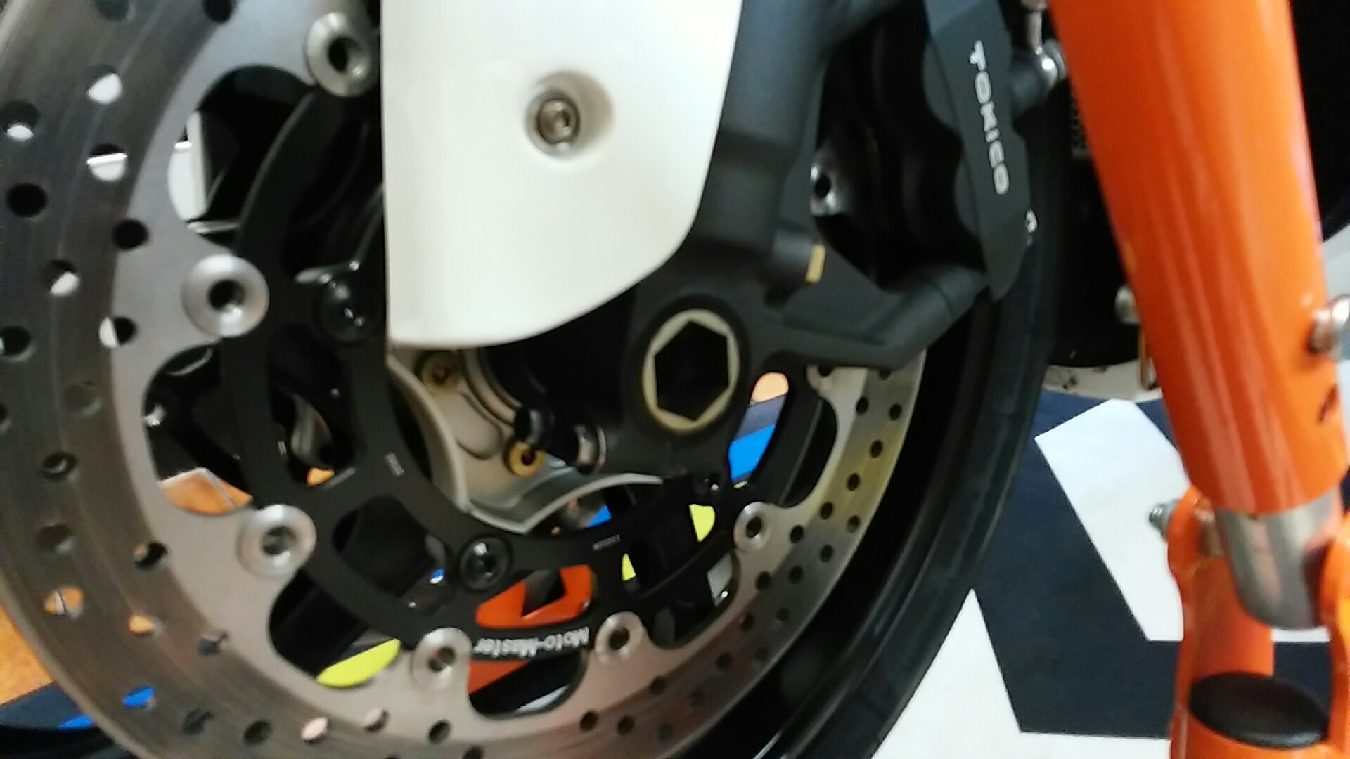SUZUKI HAYABUSA RADICAL:ラジカル クロモリアクスルシャフトを使った、ゴルゴさんのバイク用品インプレッションです。バイク ...