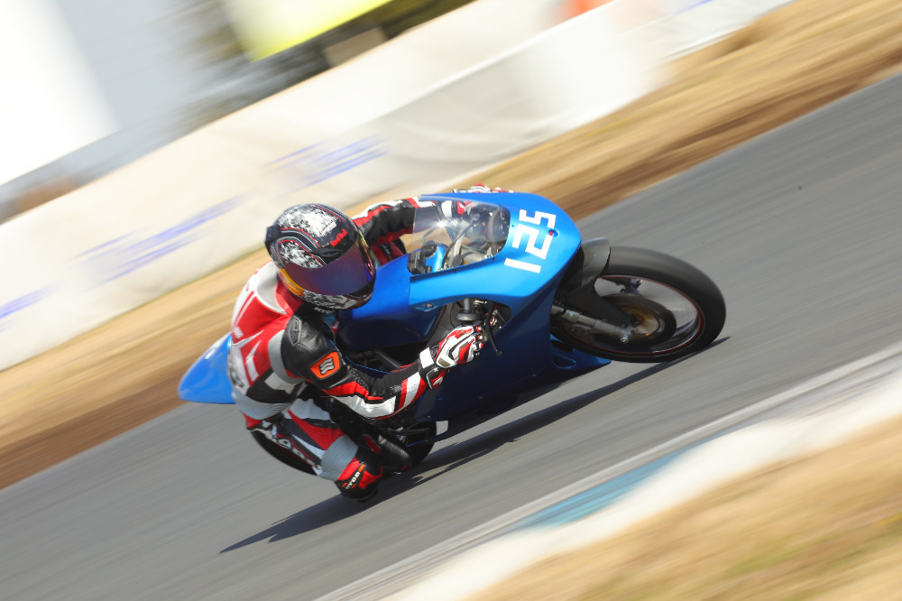 BRIDGESTONE:ブリヂストン RACING BATTLAX V02 【120/600R17】 レーシングバトラックス タイヤを使った、Nさんのバイク用品インプレッションです。バイク用品 ...