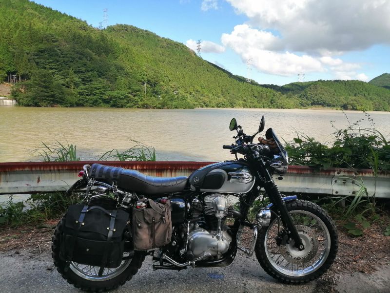 KAWASAKI W650 SW-MOTECH:SWモテック LEGENDGEAR SLS サドルストラップを使った、myuj motors ...