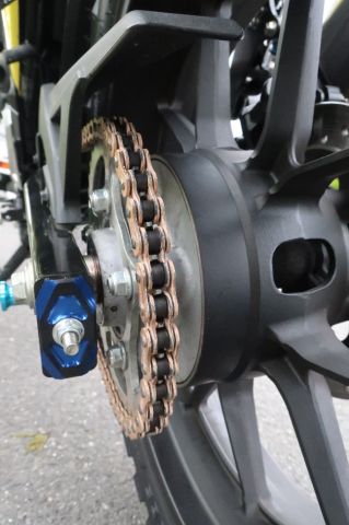 SUZUKI Vストローム250SX EKチェーン:江沼チェーン NXリングシールチェーン 520LM-X(GP／GP)を使った、ツッチーさんのバイク用品インプレッションです。バイク用品 ...