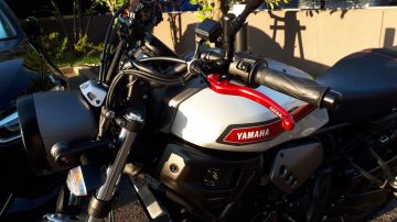 YAMAHA XSR700 EFFEX:エフェックス スムースフィットレバーを使った、ニック・ラムタラロさんのバイク用品インプレッションです。バイク用品レビュー、口コミ、適合情報、コスパや性能 ...