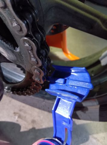 SUZUKI SV650 ROUGH＆ROAD:ラフ＆ロード 【OINKER】チェーンルブリケーターを使った、marauderさんのバイク用品 ...