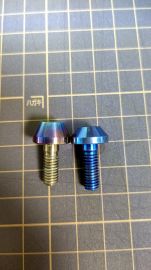 TITANIUM64:チタニウム64 汎用ナンバープレートボルトセットを使った、非公開ユーザーさんのバイク用品インプレッションです。バイク用品 ...