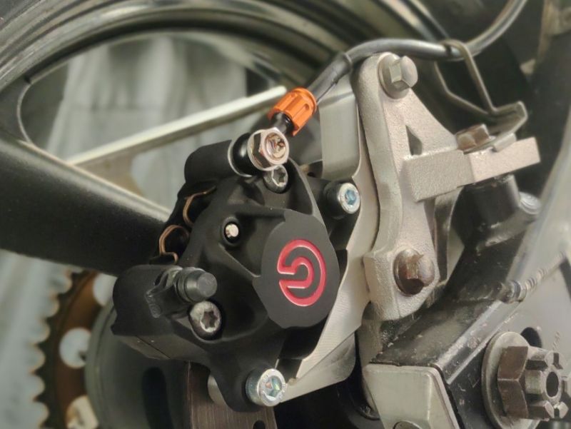 YAMAHA TZR250R Brembo:ブレンボ P2-CR84 リアブレーキキャリパー P2 34 84mmを使った、タイガさんのバイク ...