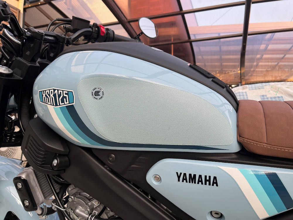 YAMAHA XSR125 Eazi-Grip:イージーグリップ ニーグリップサポート TANK GRIP PERFOMANCEを使った ...