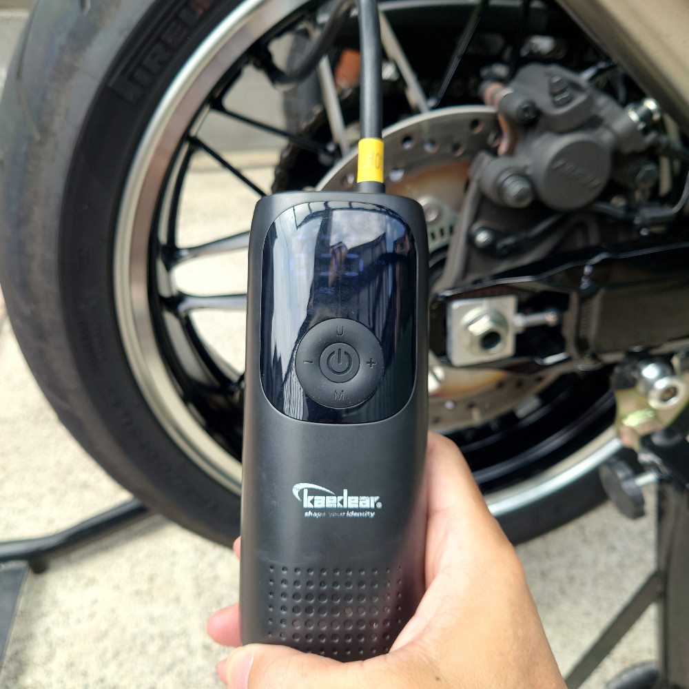 KAWASAKI Z900RS Kaedear:カエディア KDR-AP1 モバイルコンプレッサーを使った、newyorkstakeさんのバイク用品インプレッションです。バイク用品レビュー ...