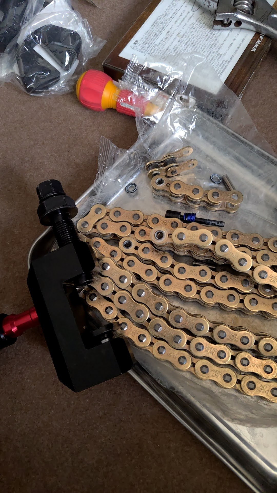 SUZUKI Vストローム250 EKチェーン:江沼チェーン NXリングシールチェーン 520LM-X(GP／GP)を使った、Tさんのバイク用品インプレッションです。バイク用品レビュー、口コミ ...