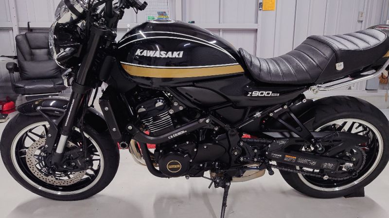 KAWASAKI Z900RS SPEEDRA:スピードラ インジェクションカバーを使った、ユウスケさんのバイク用品インプレッションです。バイク用品レビュー、口コミ、適合情報、コスパや性能評価 ...