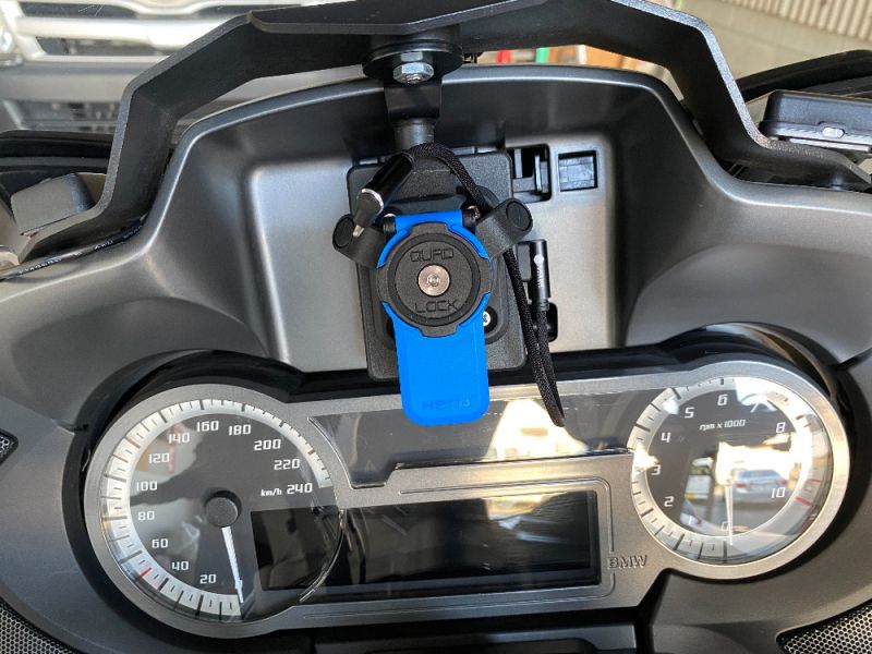 BMW R1200RT Quad Lock:クアッドロック 衝撃吸収ダンパーを使った、リターンCBさんのバイク用品インプレッションです。バイク ...