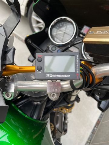 KAWASAKI ZRX1100 YOSHIMURA:ヨシムラ PRO-GRESS2 [プログレス2] マルチテンプメーターを使った、非公開ユーザーさんのバイク用品インプレッションです。バイク ...