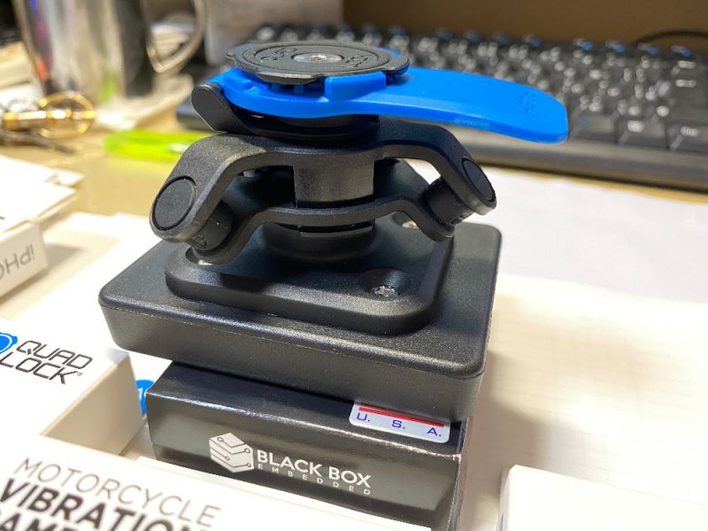 BMW R1200RT Quad Lock:クアッドロック 衝撃吸収ダンパーを使った、リターンCBさんのバイク用品インプレッションです。バイク ...