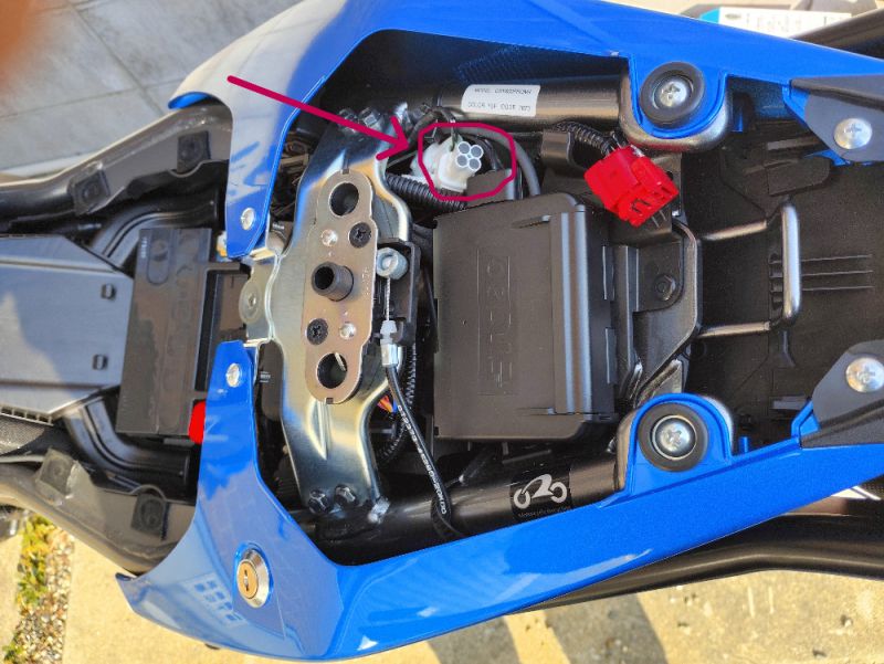 SUZUKI GSX-8R KIJIMA:キジマ GSX-8S GSX-8R 電源取り出しACCハーネス EM1AAを使った、TAK_Yさんのバイク用品インプレッションです。バイク用品レビュー ...