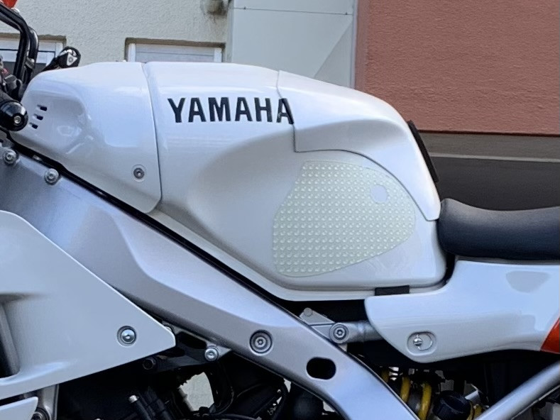 YAMAHA XSR900 GP Magical Racing:マジカルレーシング タンクエンドを使った、ぼんくらさんのバイク用品 ...