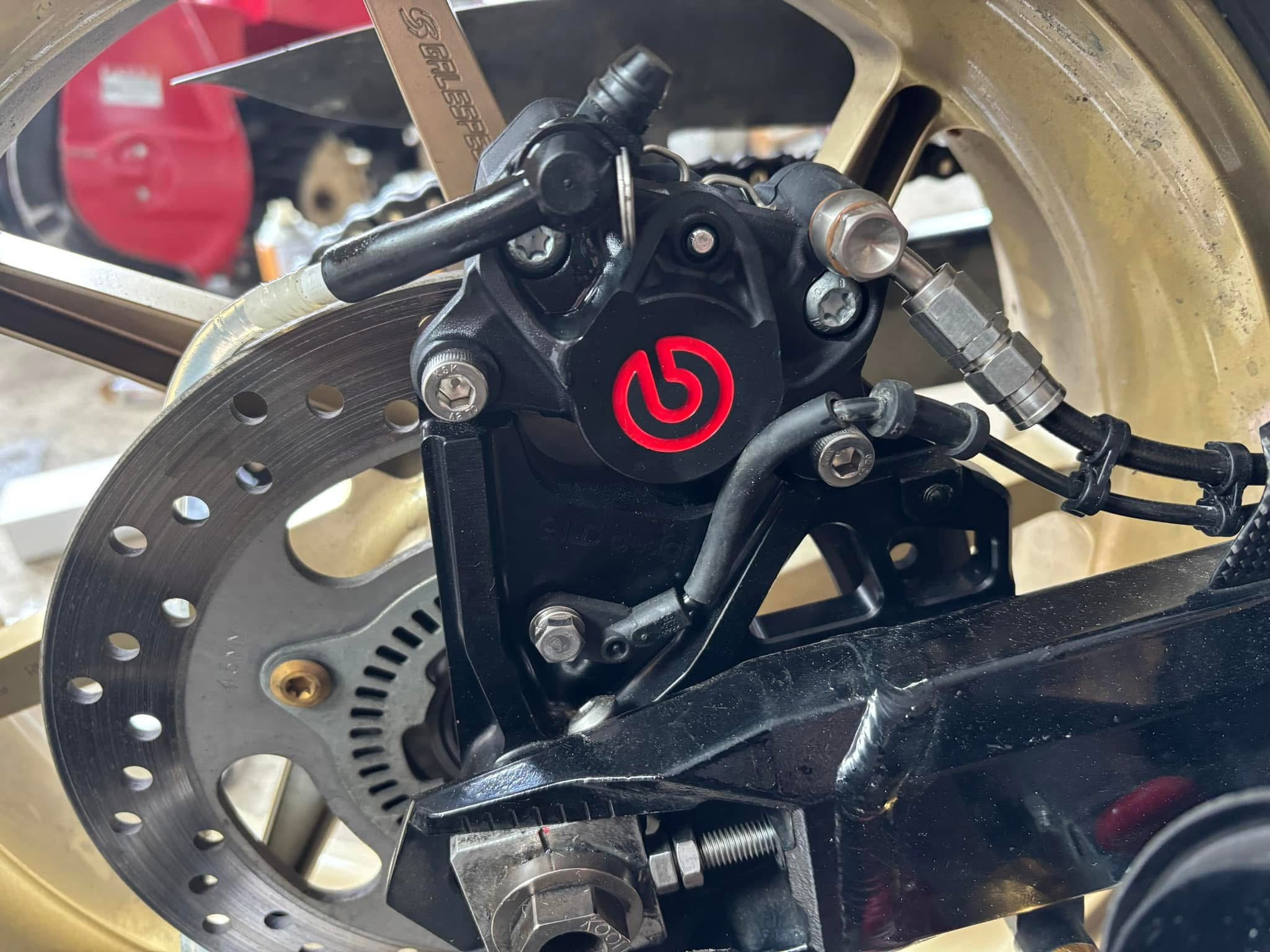KAWASAKI Z900RS Brembo:ブレンボ P2-CR84 リアブレーキキャリパー P2 34 84mmを使った、非公開ユーザー ...