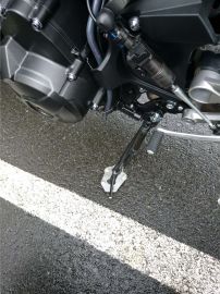 YAMAHA MT-09 SRC:エスアールシー サイドスタンドエクステンションを使った、非公開ユーザーさんのバイク用品インプレッションです ...